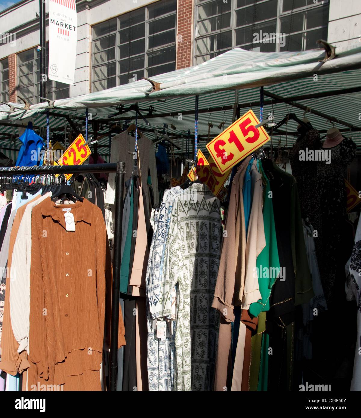 Clothes stall hi-res stock photography and images - Alamy