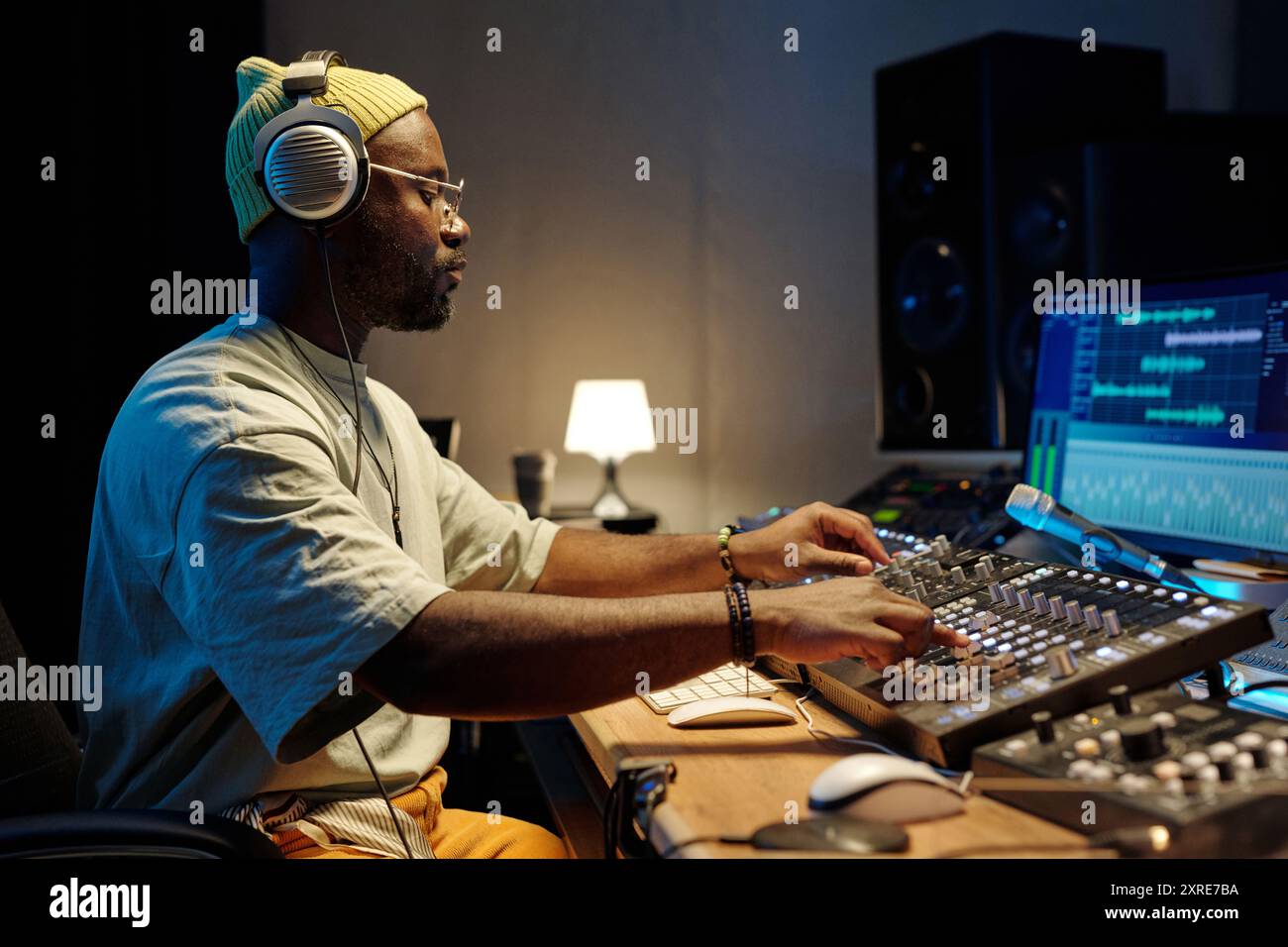 Sound recording devices hi-res stock photography and images - Alamy