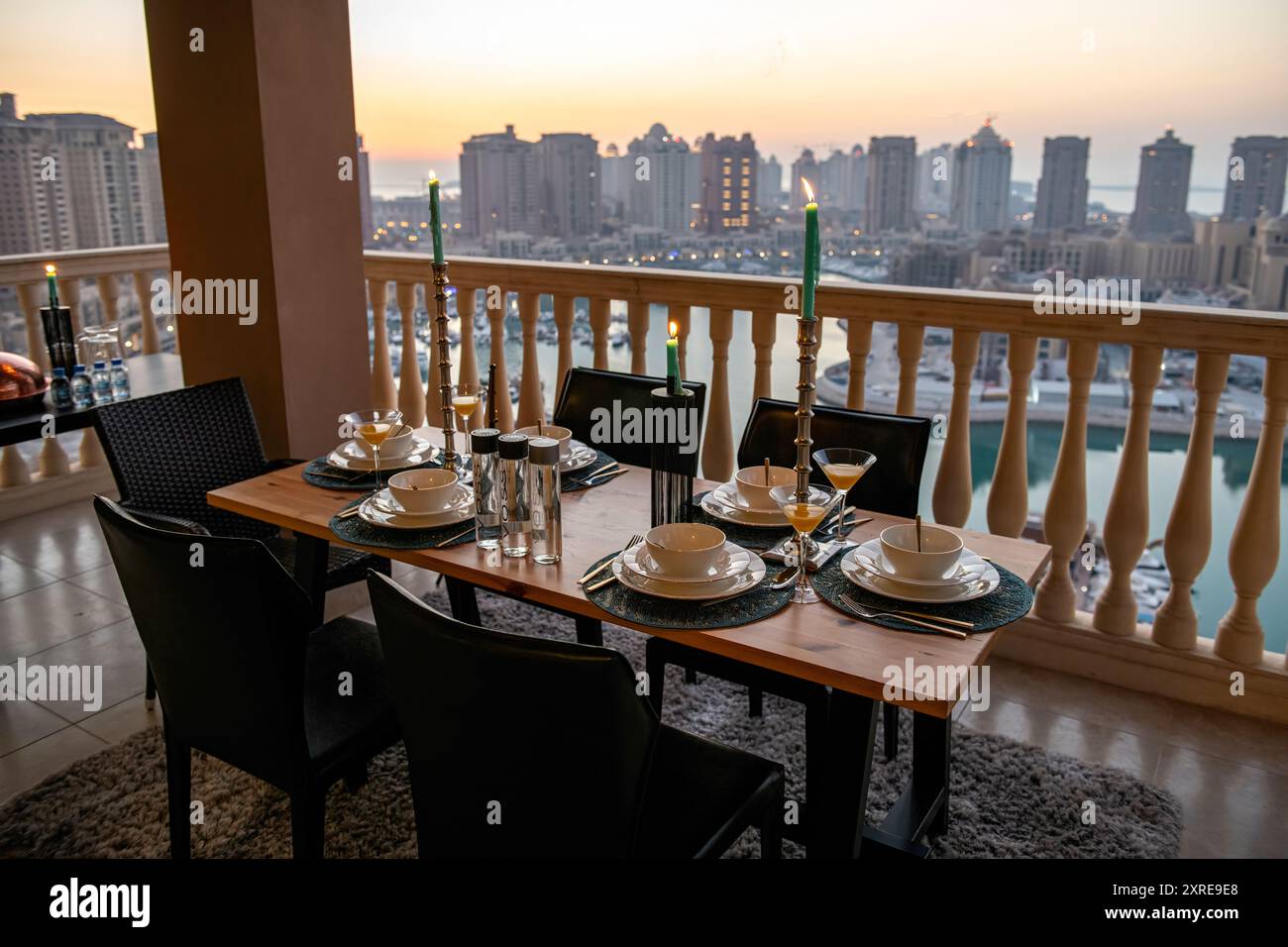 Dinner at top of skyscraper hi-res stock photography and images - Alamy