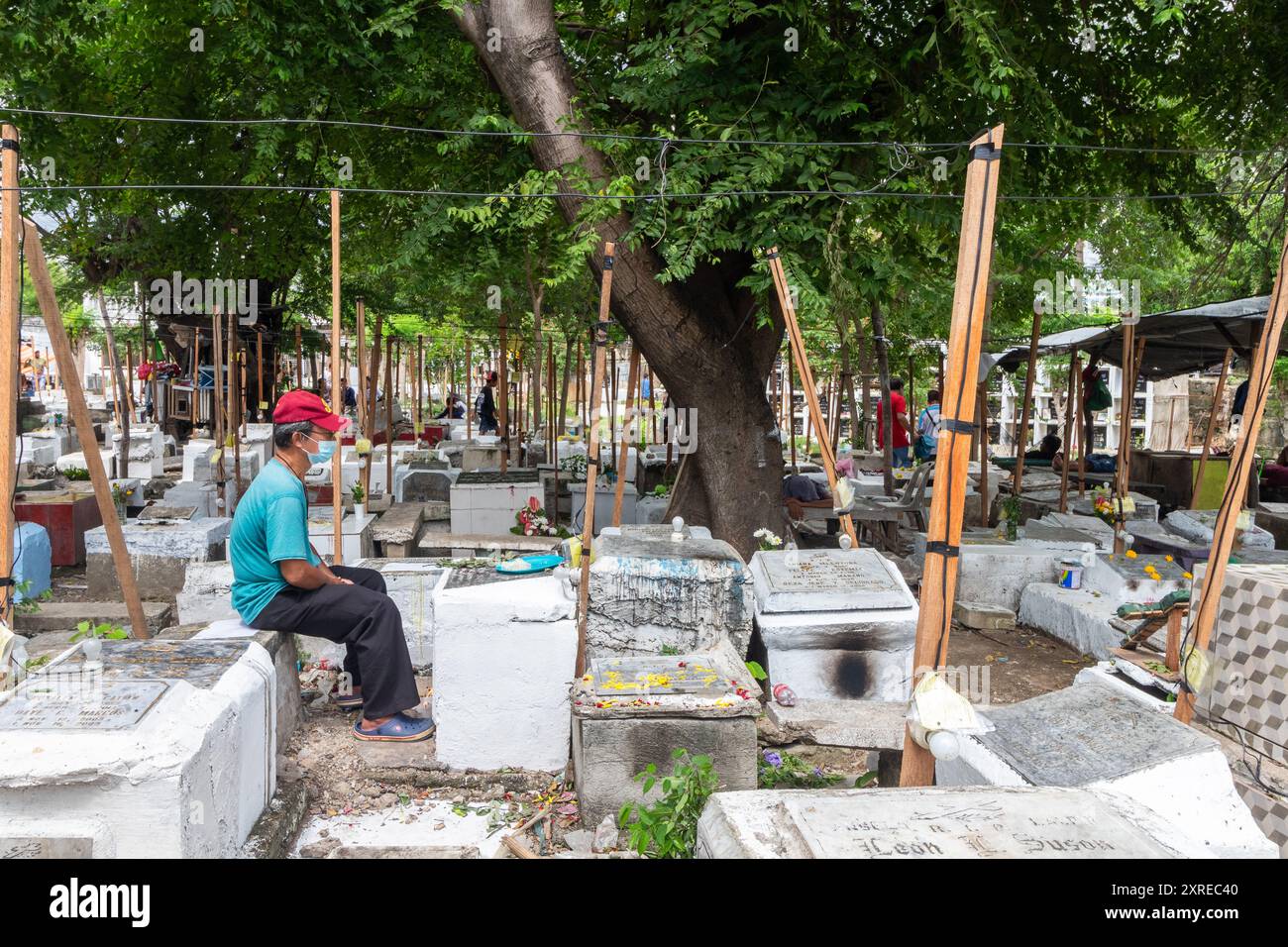 Cebuanos visiting the graves of their loved ones during All Soul's Day ...