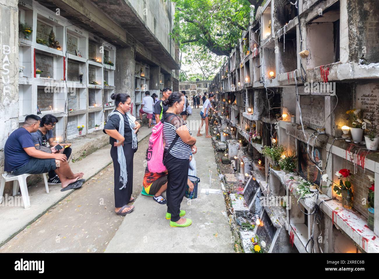 Cebuanos visiting the graves of their loved ones during All Soul's Day ...