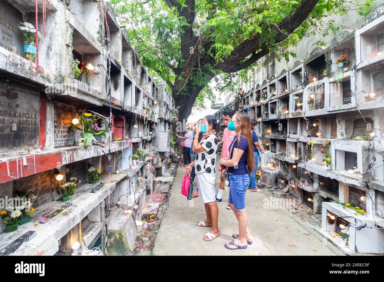 Cebuanos visiting the graves of their loved ones during All Soul's Day ...