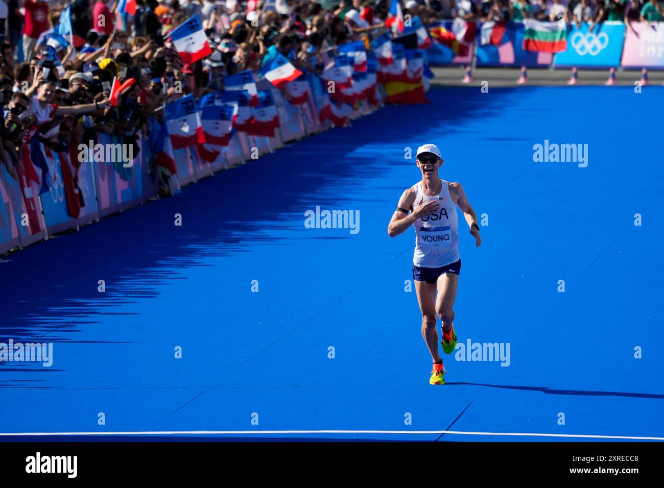 Paris marathon finish line france hi-res stock photography and images ...