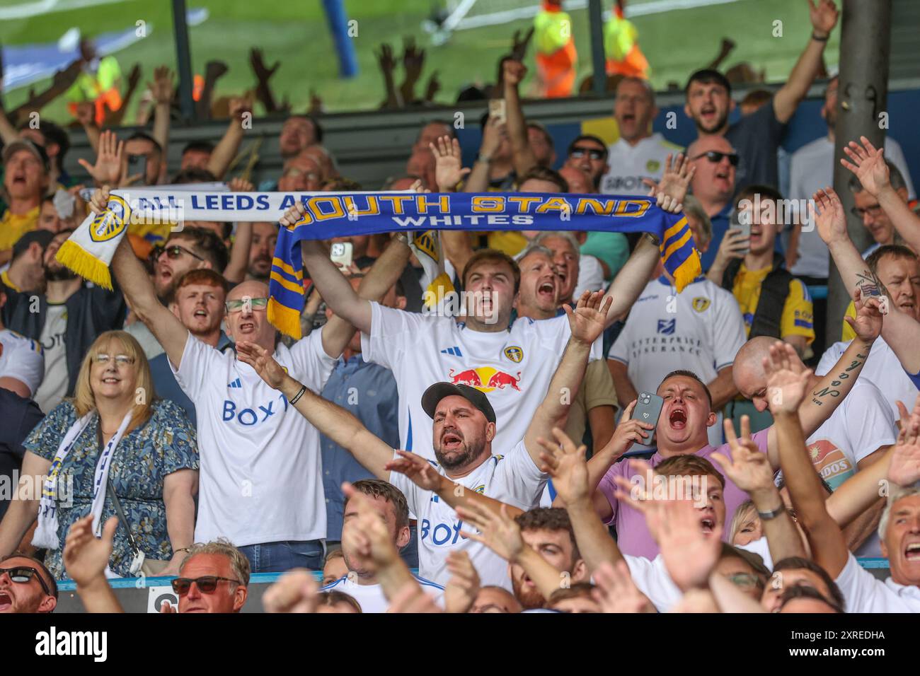 Leeds fans before the game during the Sky Bet Championship match Leeds ...
