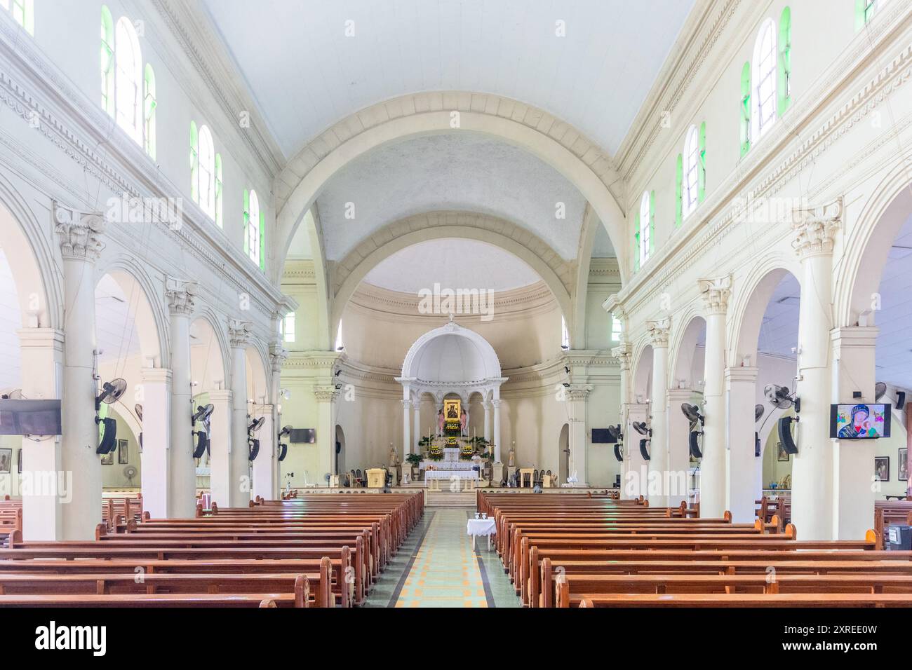 Altar and interior of the Our Mother of Perpetual Help Parish ...