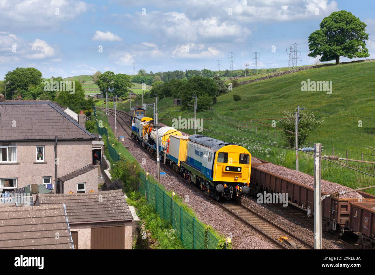 Balfour Beatty drain train with HNRC class 20 locomotives being used to ...
