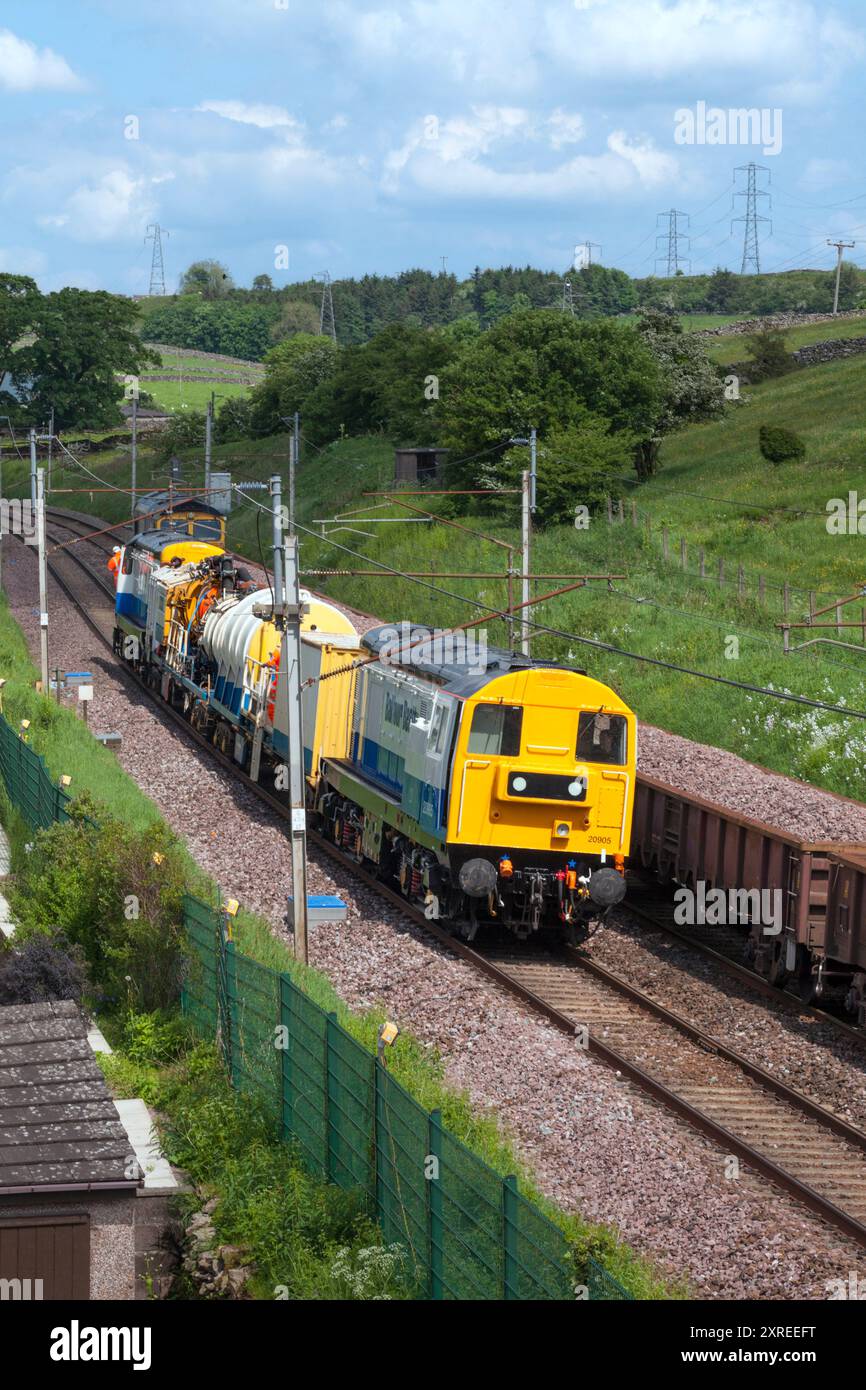Balfour Beatty drain train with HNRC class 20 locomotives being used to ...