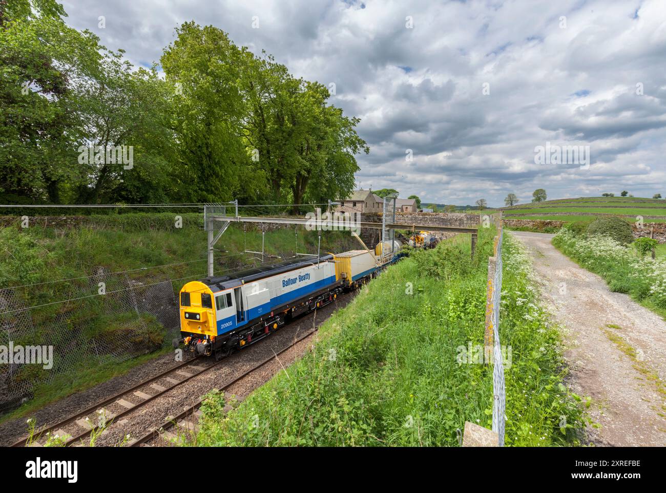 Balfour Beatty drain train with HNRC class 20 locomotives being used to ...