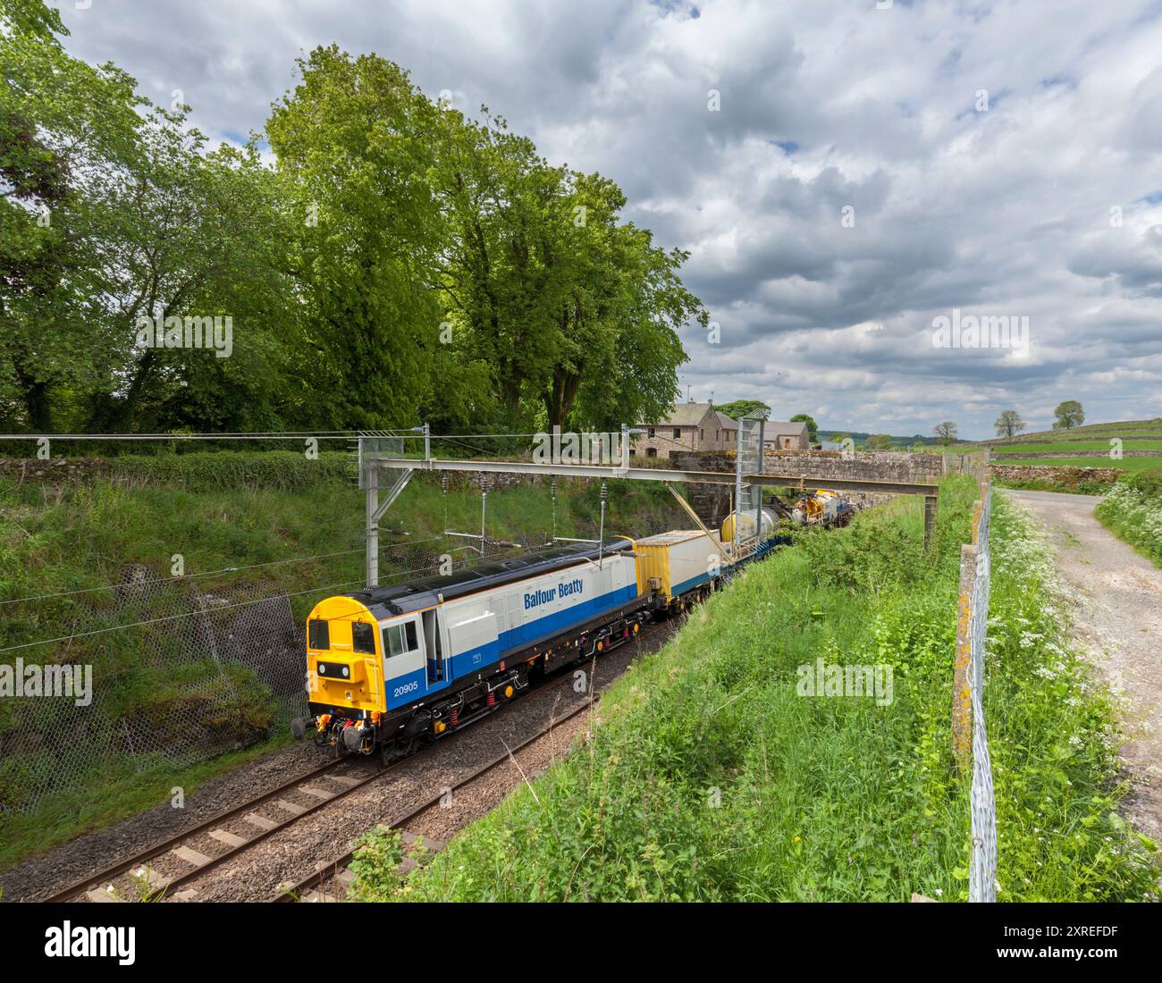 Balfour Beatty drain train with HNRC class 20 locomotives being used to ...