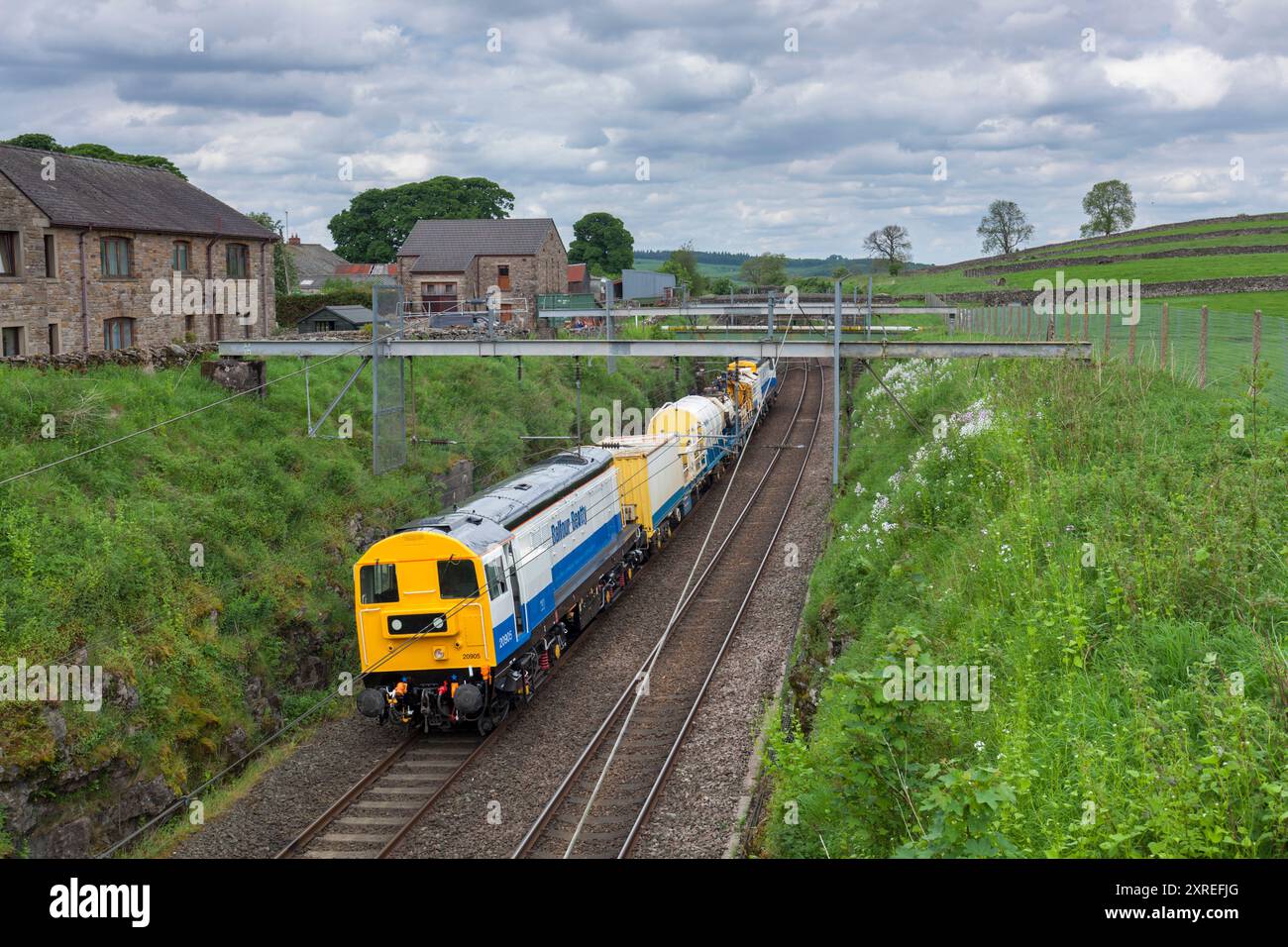 Balfour Beatty drain train with HNRC class 20 locomotives being used to ...