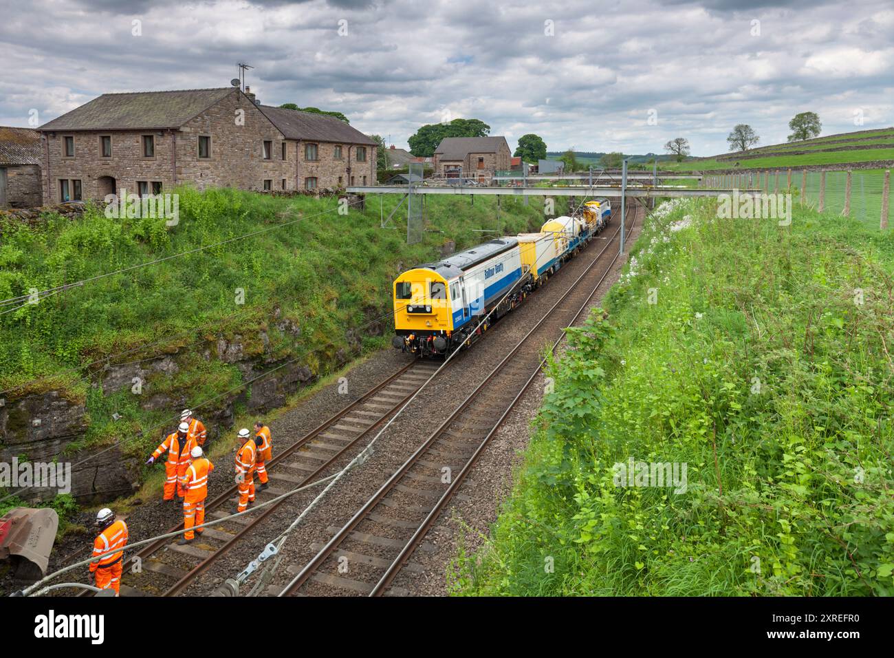 Balfour Beatty drain train with HNRC class 20 locomotives being used to ...