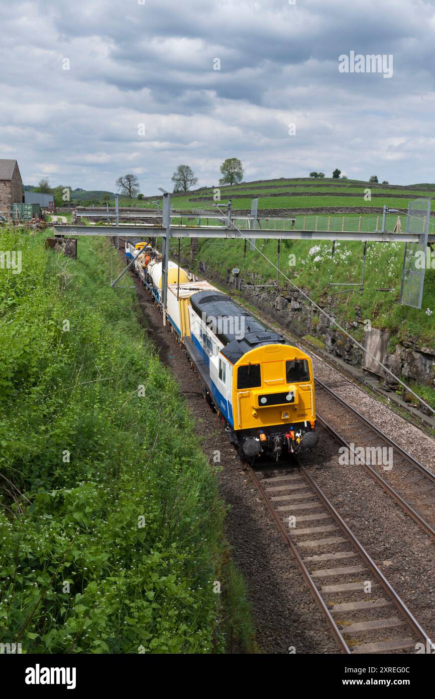 Balfour Beatty drain train with HNRC class 20 locomotives being used to ...