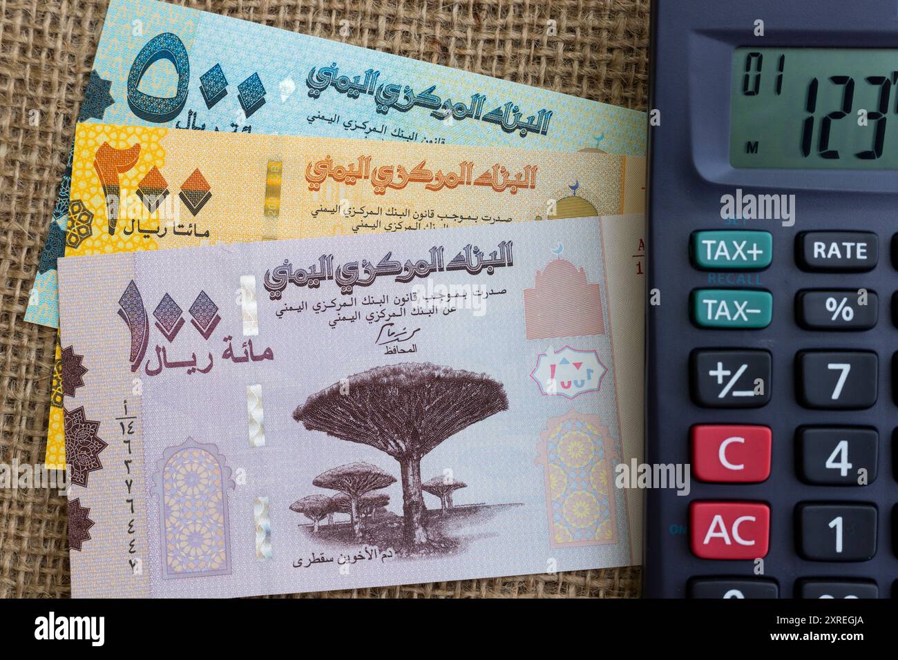 Yemen 100, 200 and 500 rial banknotes with calculator Stock Photo - Alamy