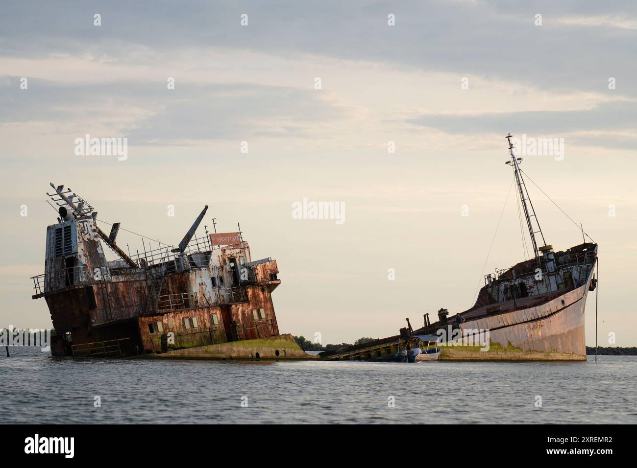 Shipwreck close up hi-res stock photography and images - Alamy