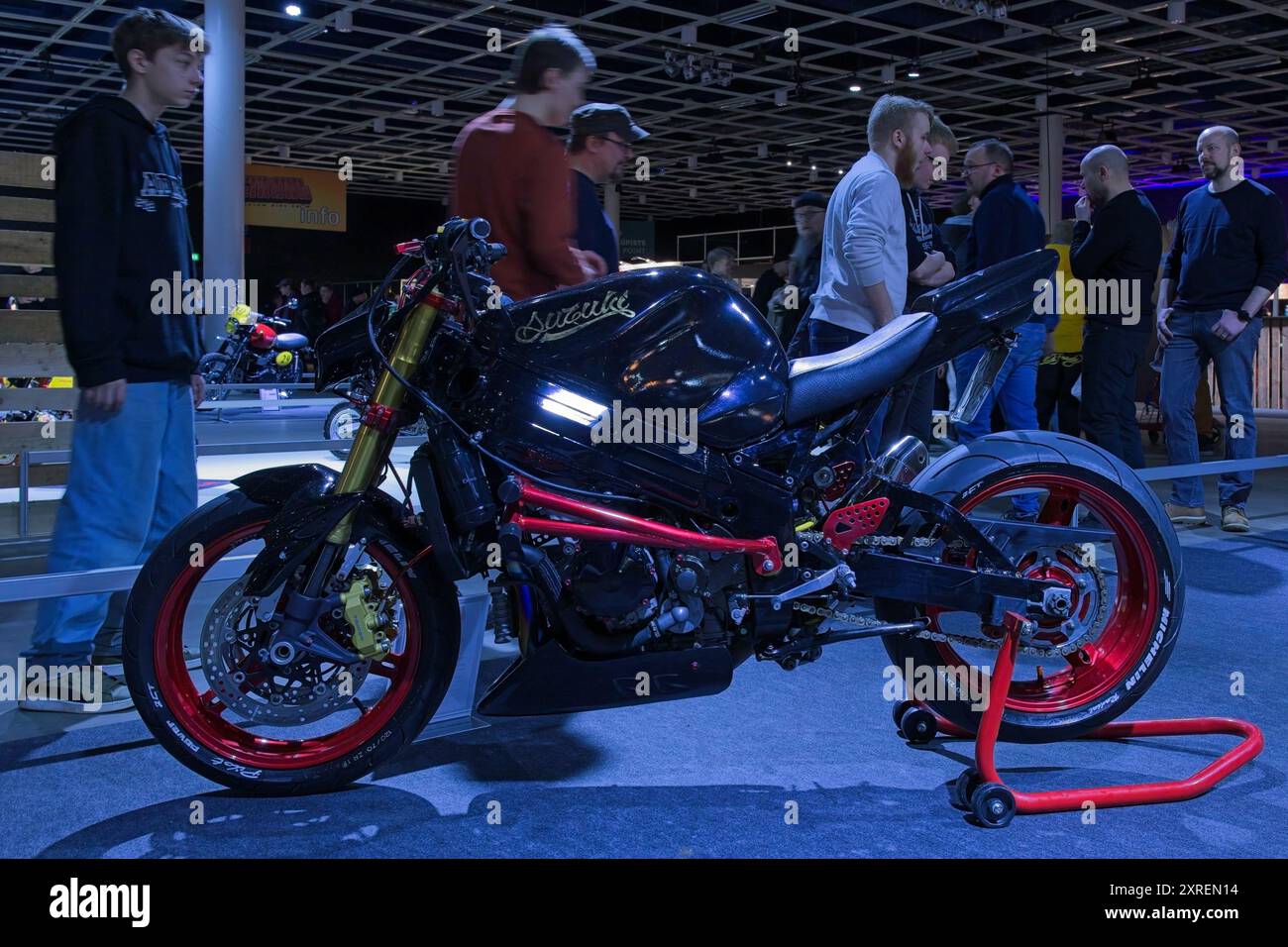 Custom Gsx R Motorcycle Slabshot: A Custom Suzuki GSX R1000 With 90s