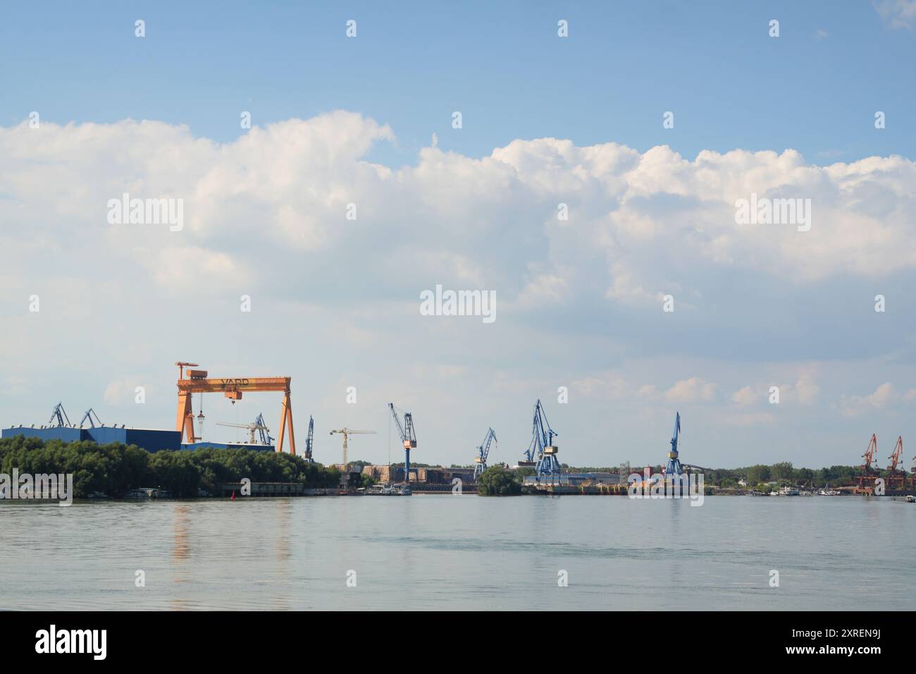 Industrial cranes in port hi-res stock photography and images - Alamy