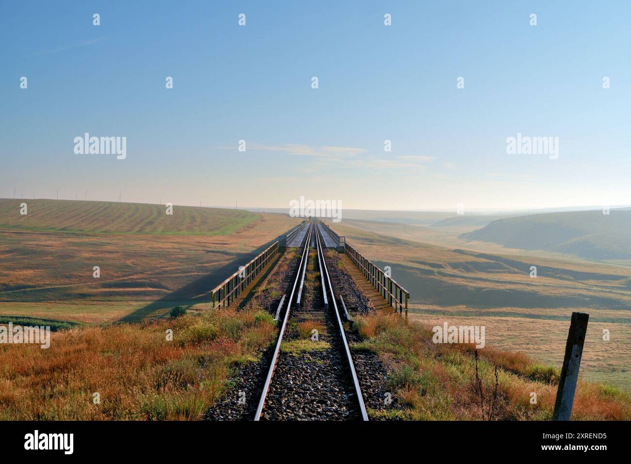 Railroad tracks sunrise hi-res stock photography and images - Alamy