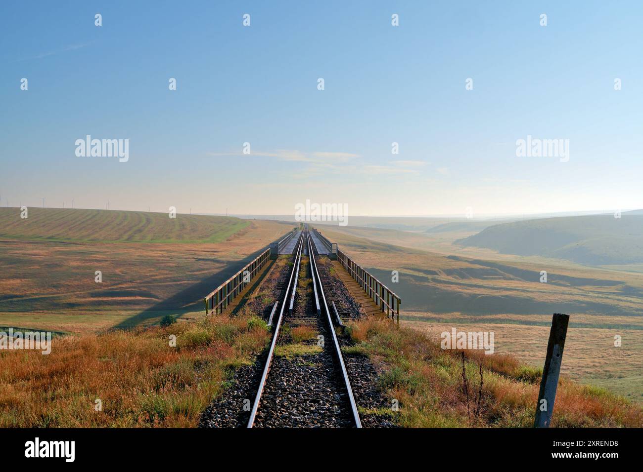 Railroad tracks sunrise hi-res stock photography and images - Alamy