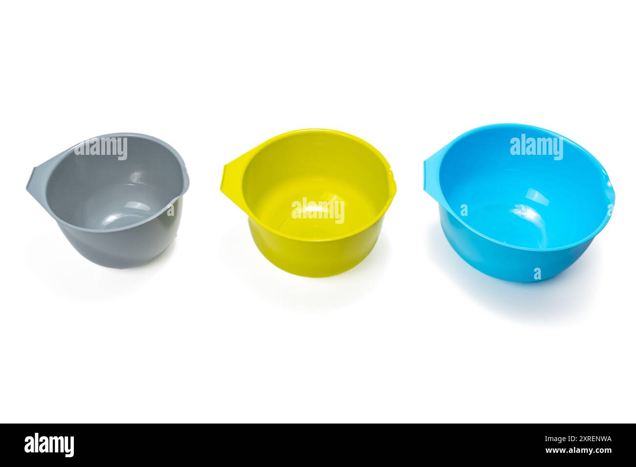 Measuring plastic cups isolated on white background. Kitchen measuring ...