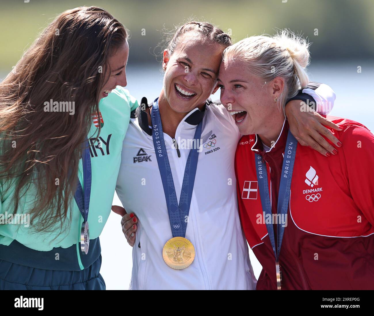 Vaires Sur Marne. 10th Aug, 2024. Gold medalist Lisa Carrington (C) of ...