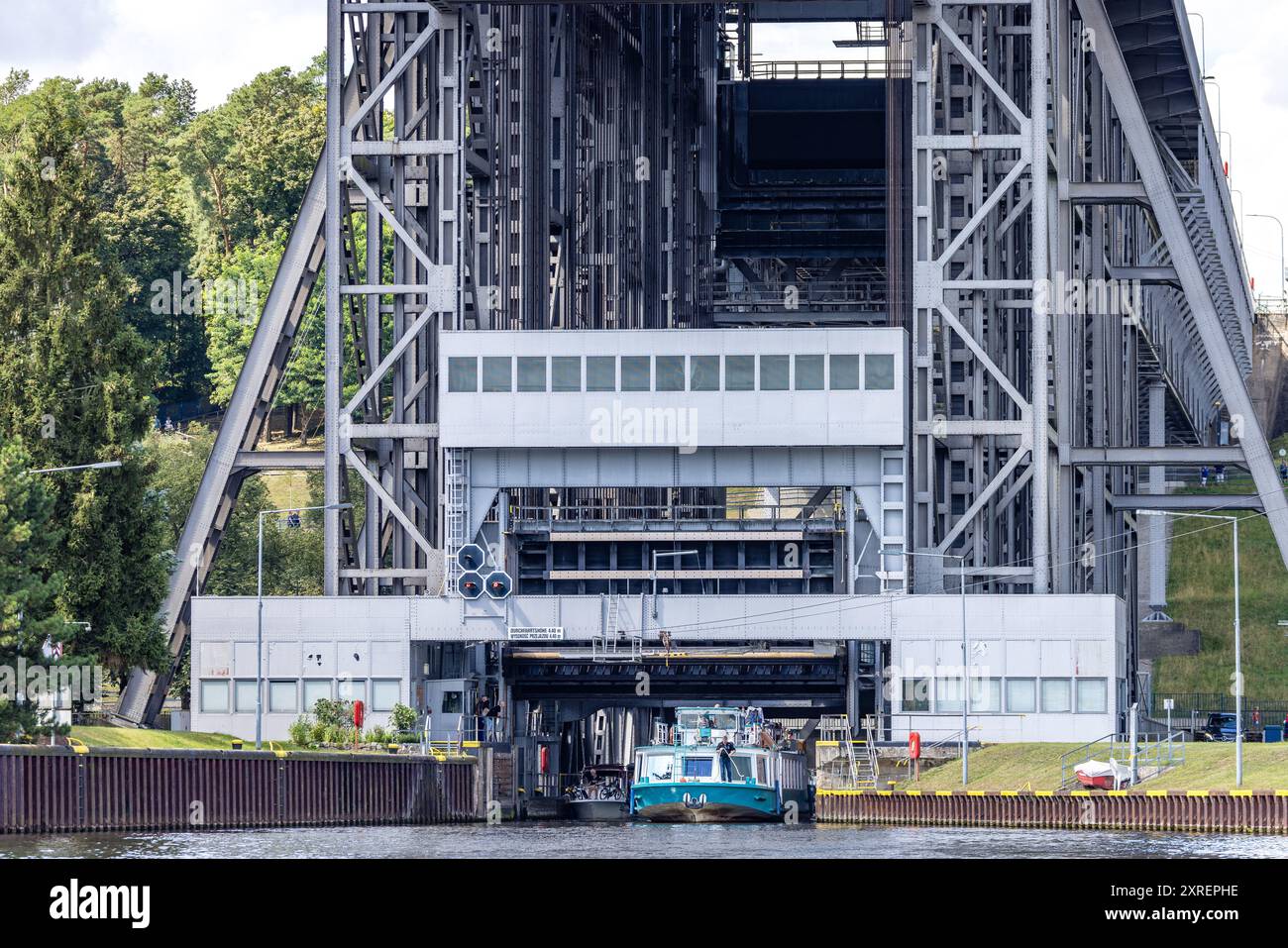 Cottbus, Germany. 10th Aug, 2024. Ships leave the old Niederfinow boat ...