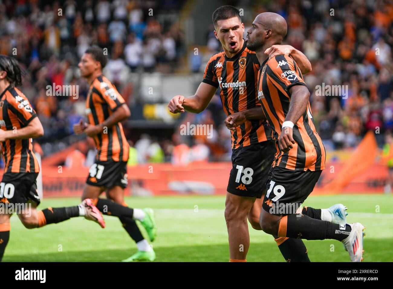 Xavier simons hull hi-res stock photography and images - Alamy