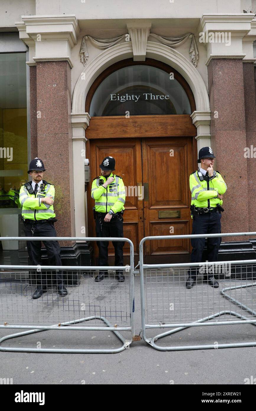 Uk riots 2024 riot police london hi-res stock photography and images ...