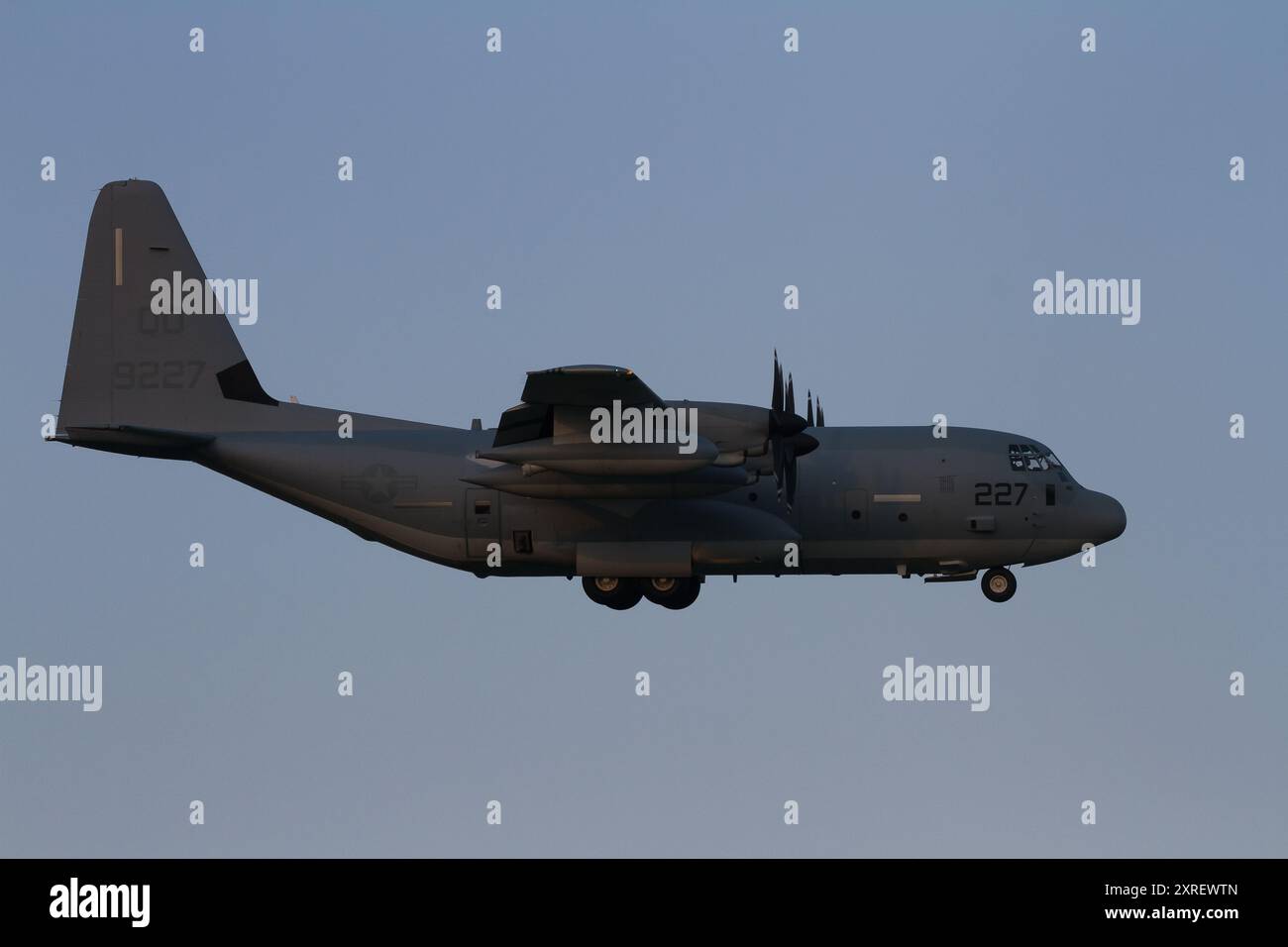 Lockheed martin kc130j hercules tanker aircraft hi-res stock photography and images - Alamy