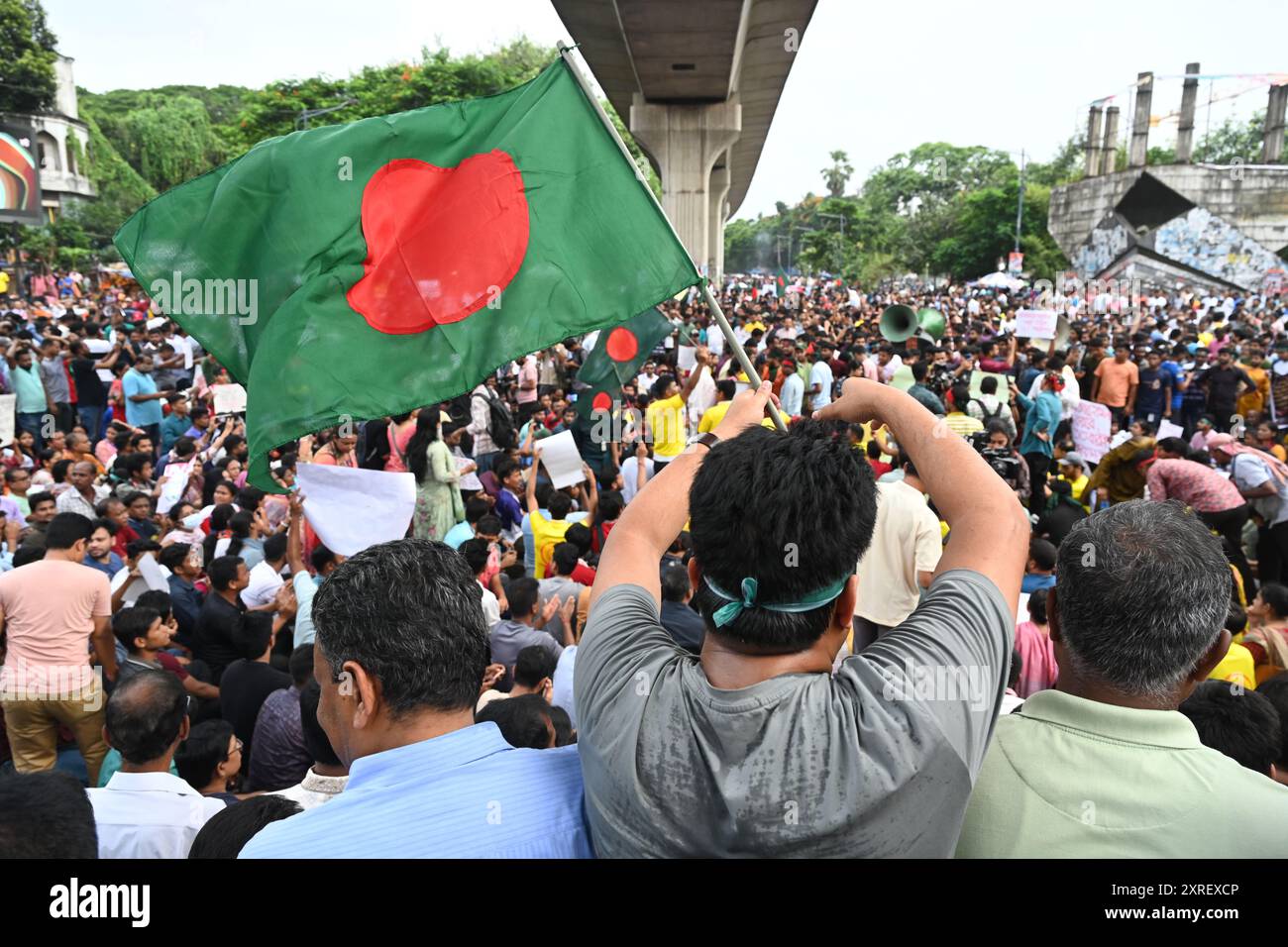 Bangladeshi Hindu peoples blocking Shahbag intersection to protest ...