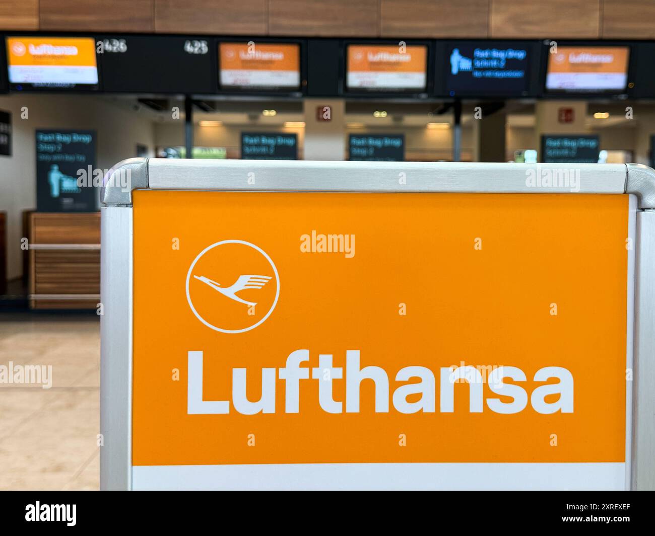 Fluglinie logo hi-res stock photography and images - Alamy