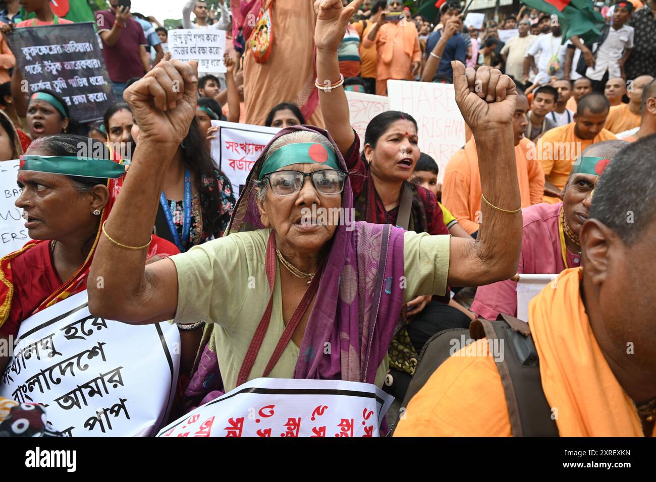 Bangladeshi Hindu peoples blocking Shahbag intersection to protest ...