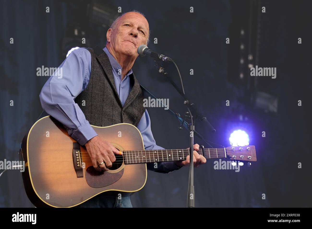 Williamscot, UK. 10th Aug, 2024. English comedian, folk singer and ...