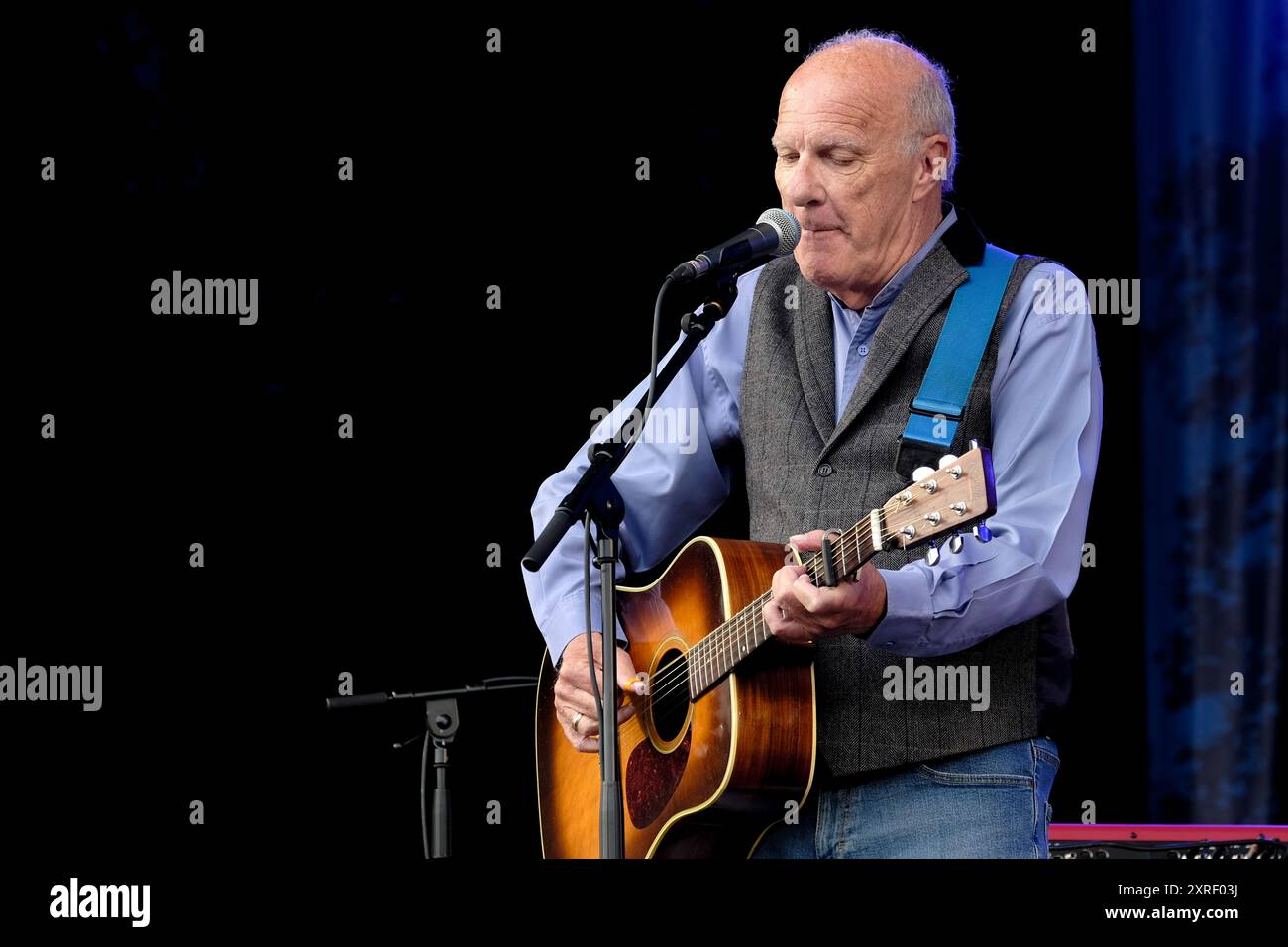 Williamscot, UK. 10th Aug, 2024. English comedian, folk singer and ...