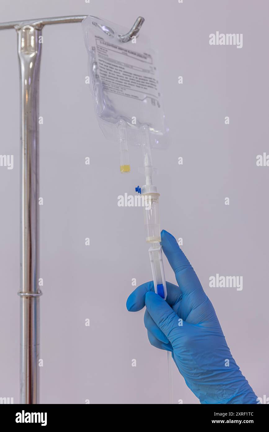 Intravenous catheter insertion hi-res stock photography and images - Alamy