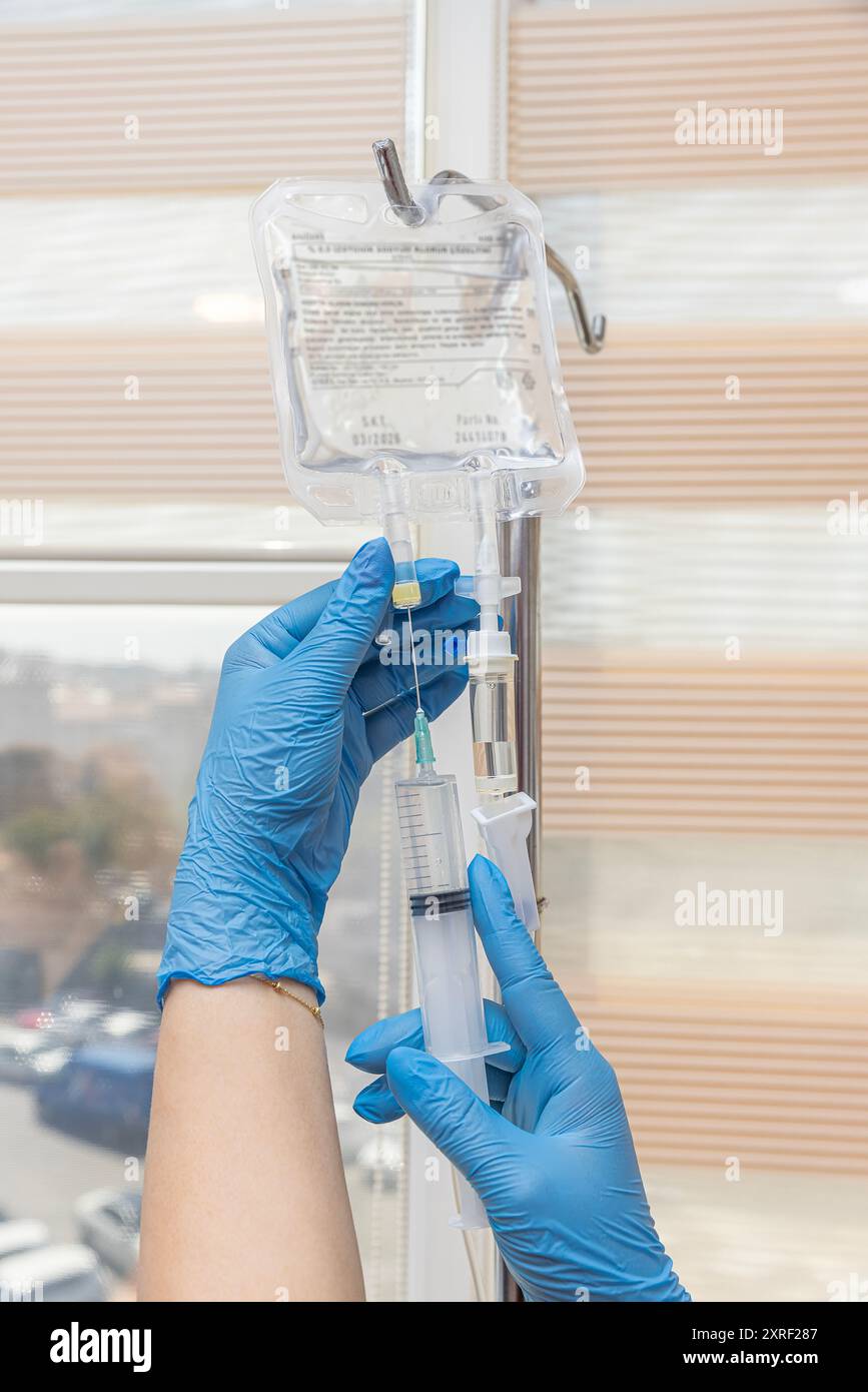 Intravenous catheter insertion hi-res stock photography and images - Alamy