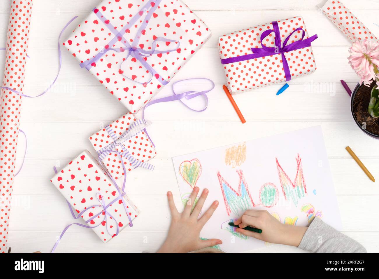 Little girl drawing happy mother's day greeting card with presents on ...