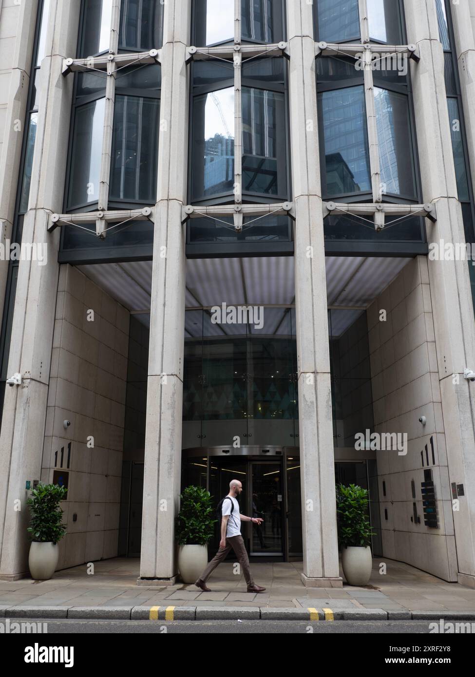 Global bank building hi-res stock photography and images - Alamy