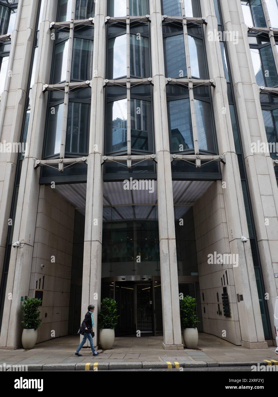 Global bank building hi-res stock photography and images - Alamy