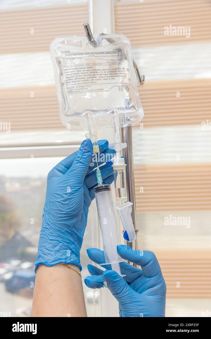 Intravenous catheter insertion hi-res stock photography and images - Alamy