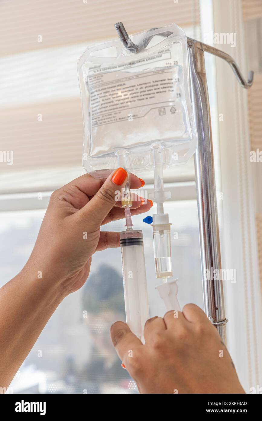 Intravenous catheter insertion hi-res stock photography and images - Alamy