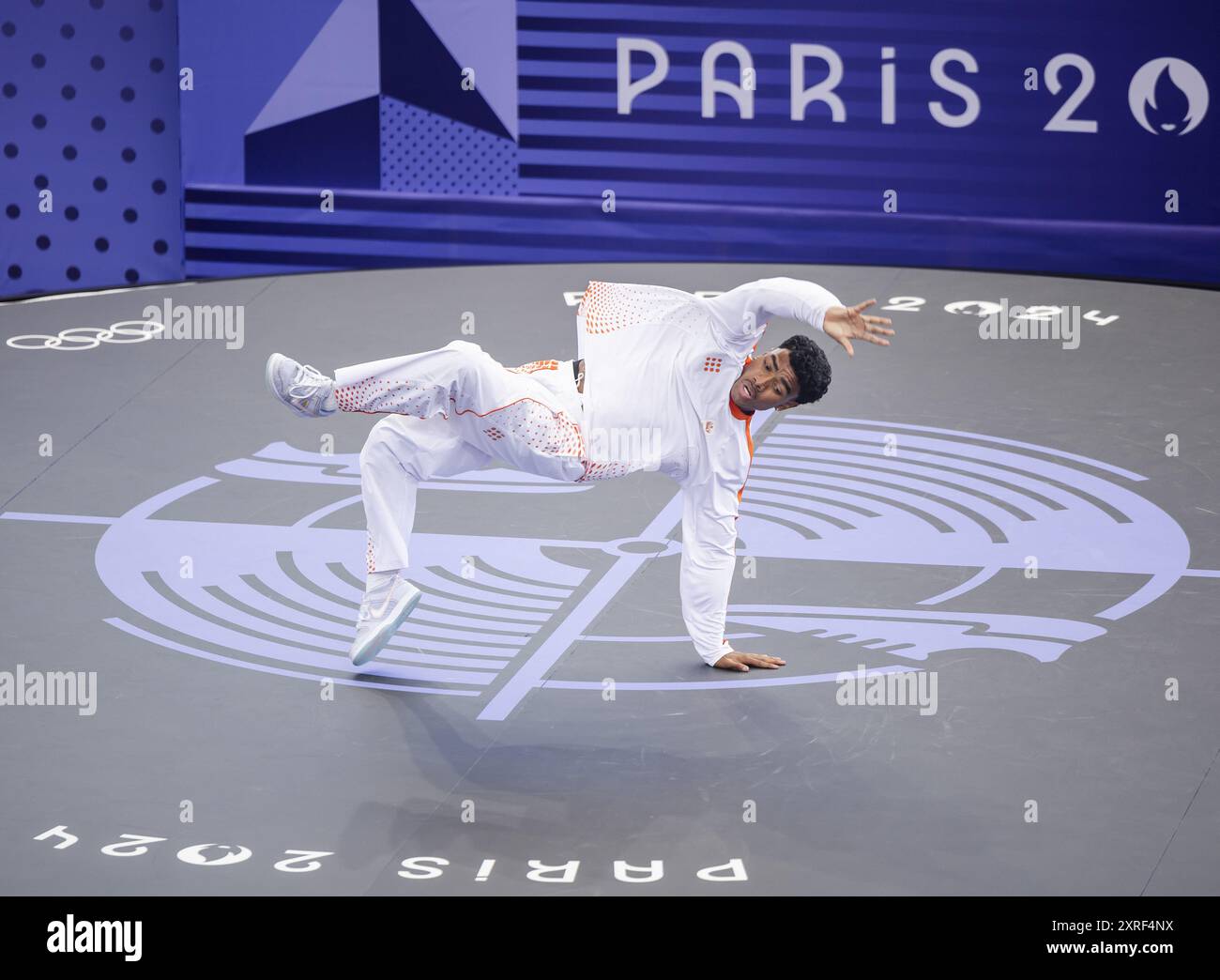 PARIS - Lee-Lou Demierre during the qualification breaking for B-boys ...