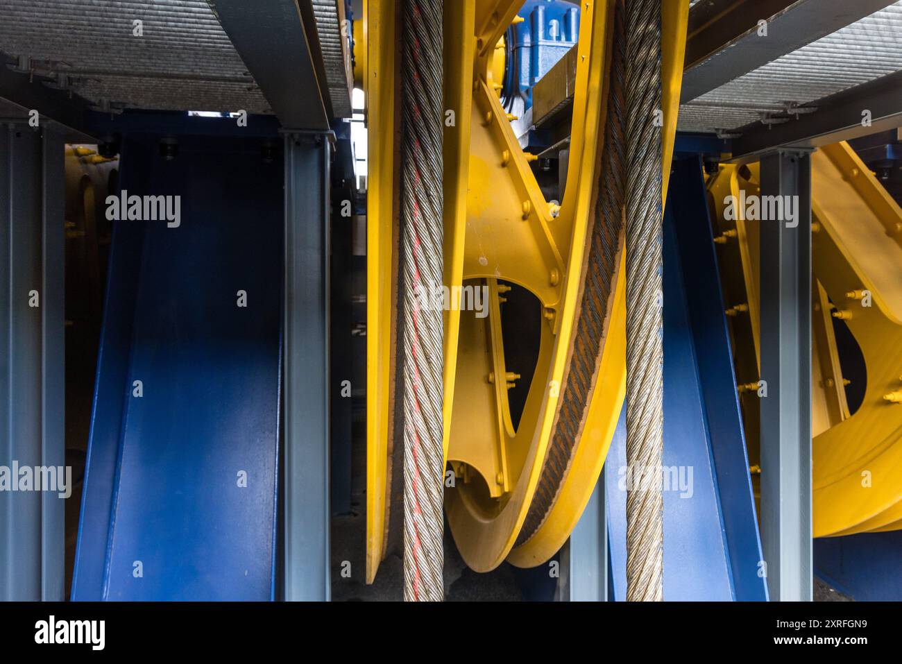10 August 2024, Brandenburg, Cottbus: Steel cables several centimetres ...