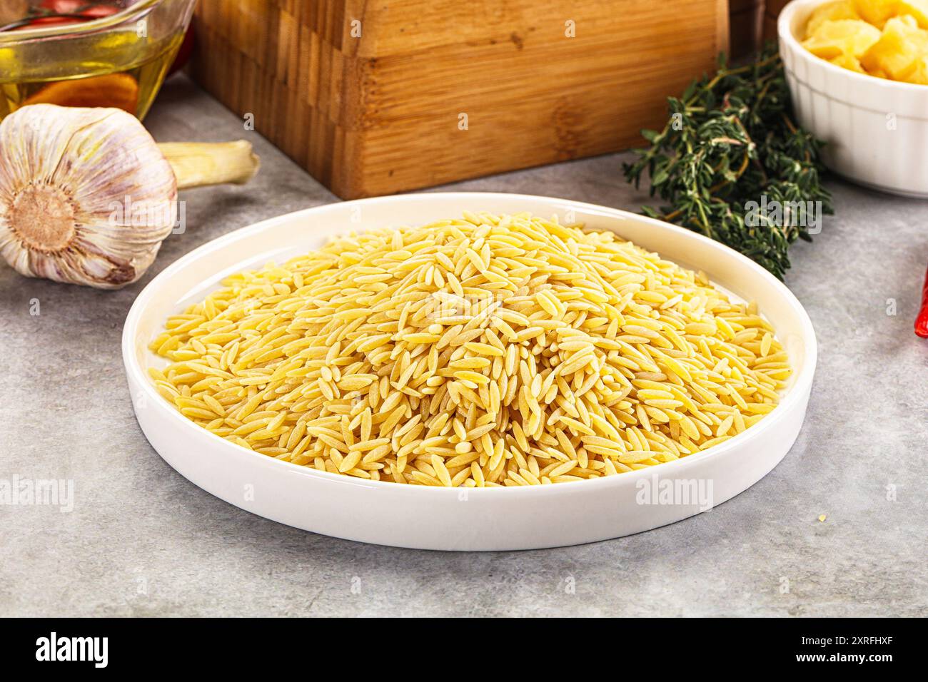 Italian raw dry pasta risoni for cooking Stock Photo - Alamy