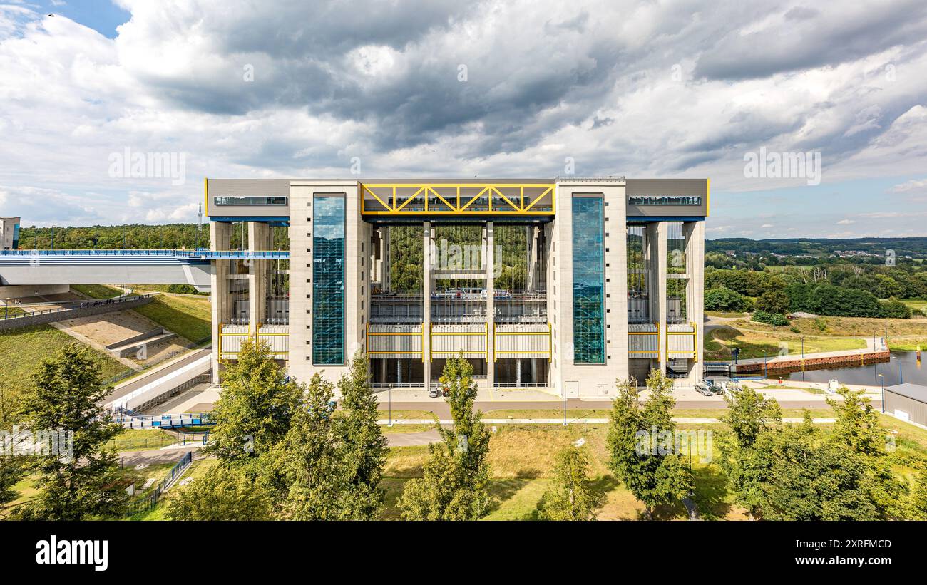 Cottbus, Germany. 10th Aug, 2024. Ships are lifted 36 meters upwards in ...