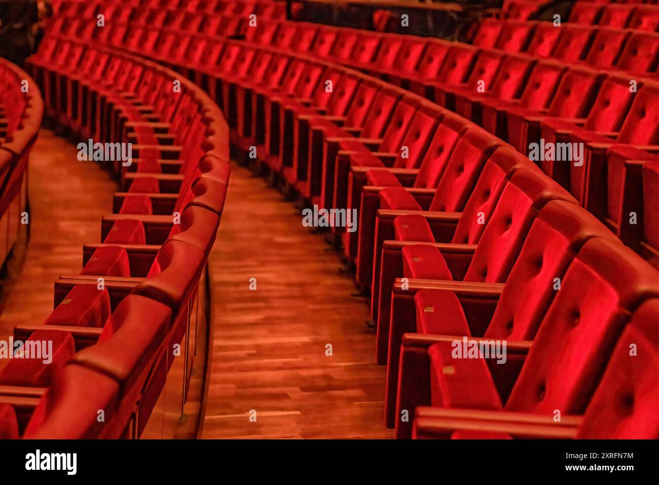Curved layout hi-res stock photography and images - Alamy