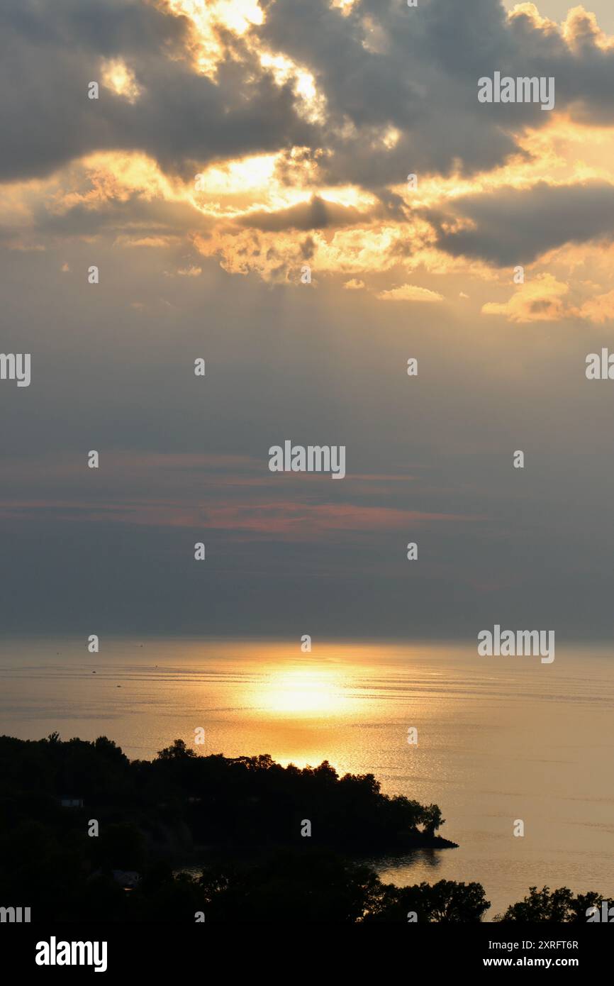 Colors over lake erie hi-res stock photography and images - Alamy