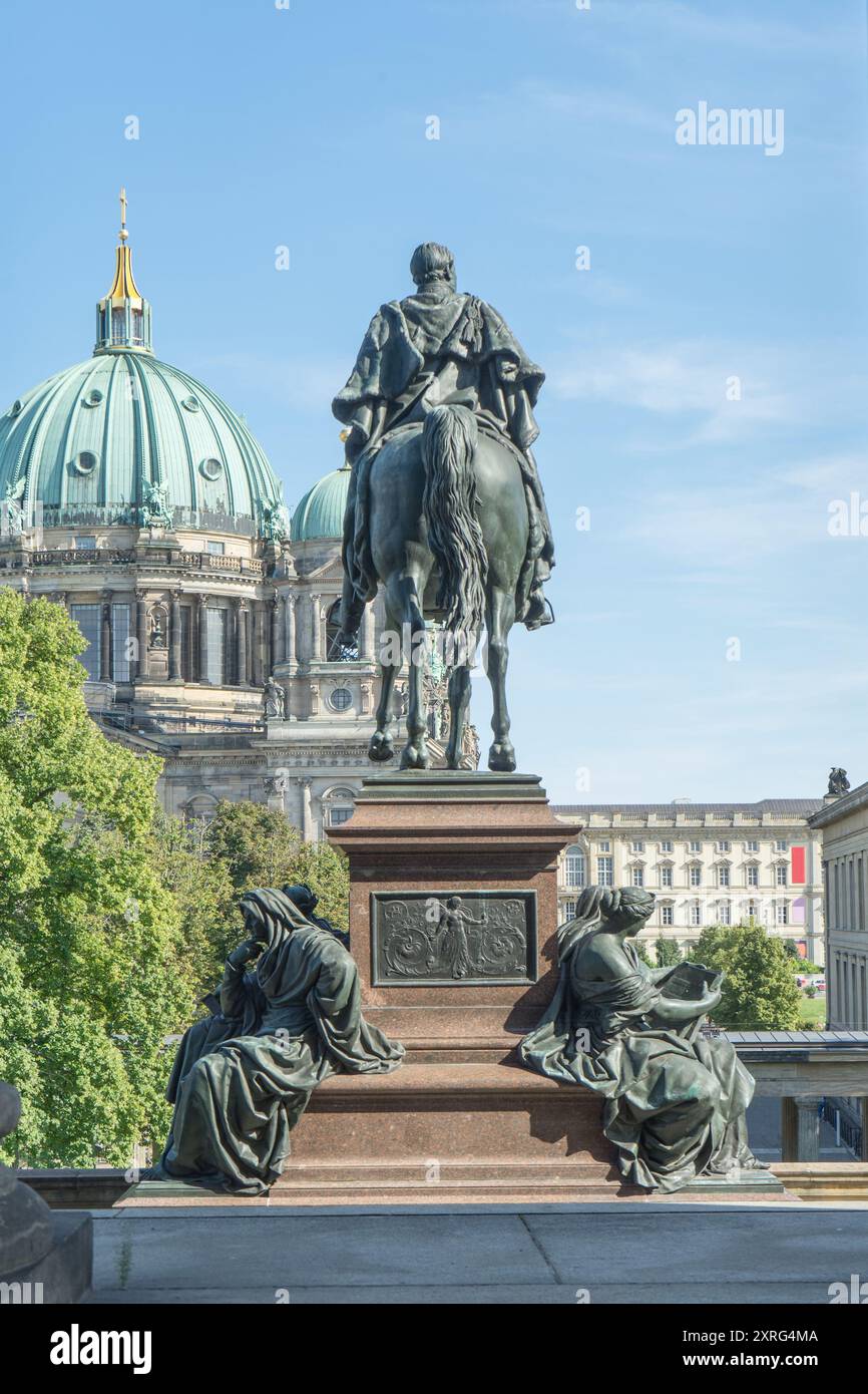 Statue nationalgalerie hi-res stock photography and images - Alamy