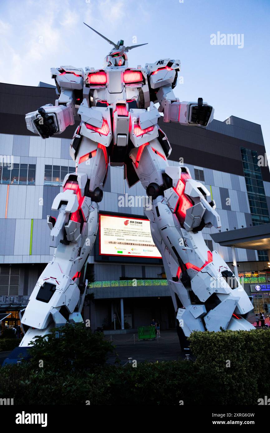 View landscape and Life Sized Unicorn Gundam Statue model figure at ...