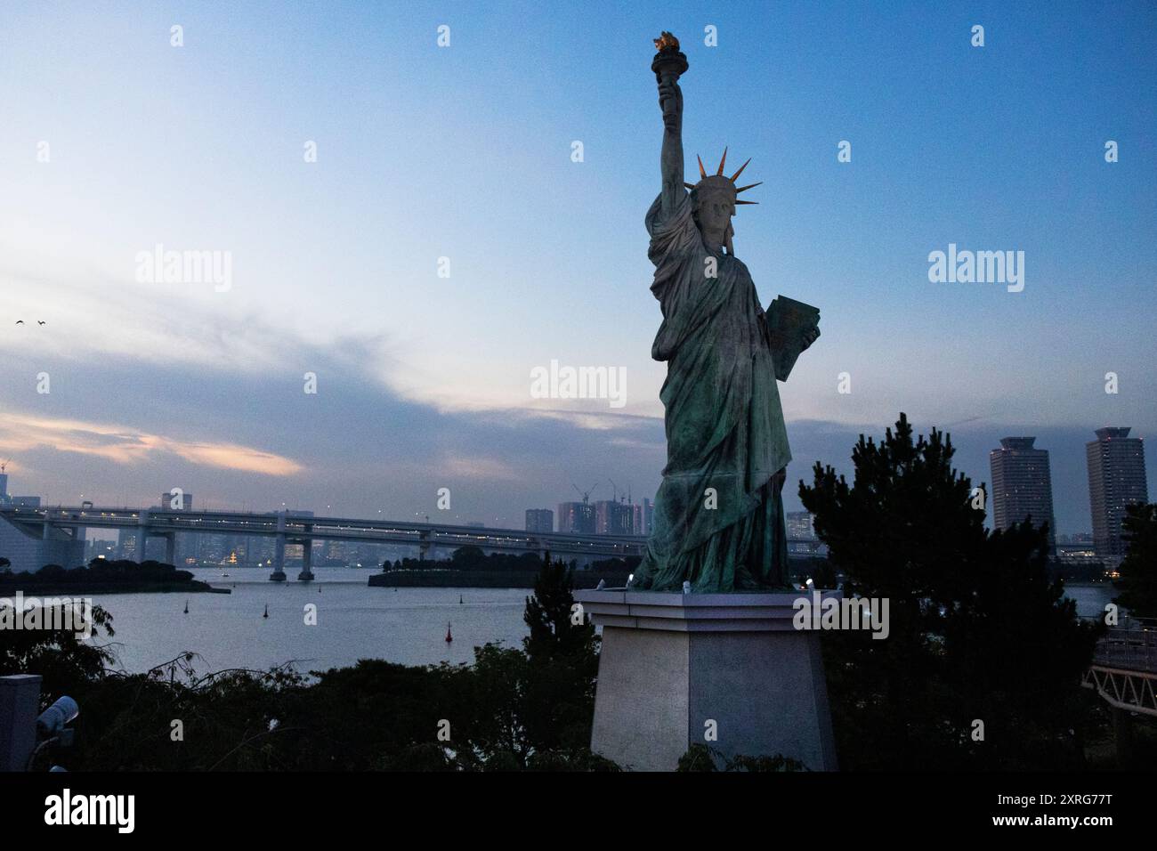 Statue of Liberty in Tokyo Bay Odaiba waterfront and Rainbow Bridge for ...