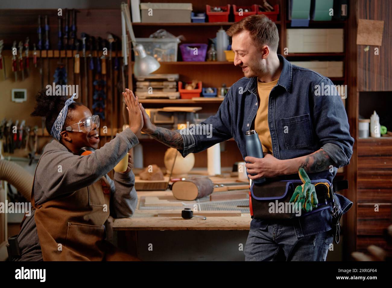 Sharing tools hi-res stock photography and images - Alamy